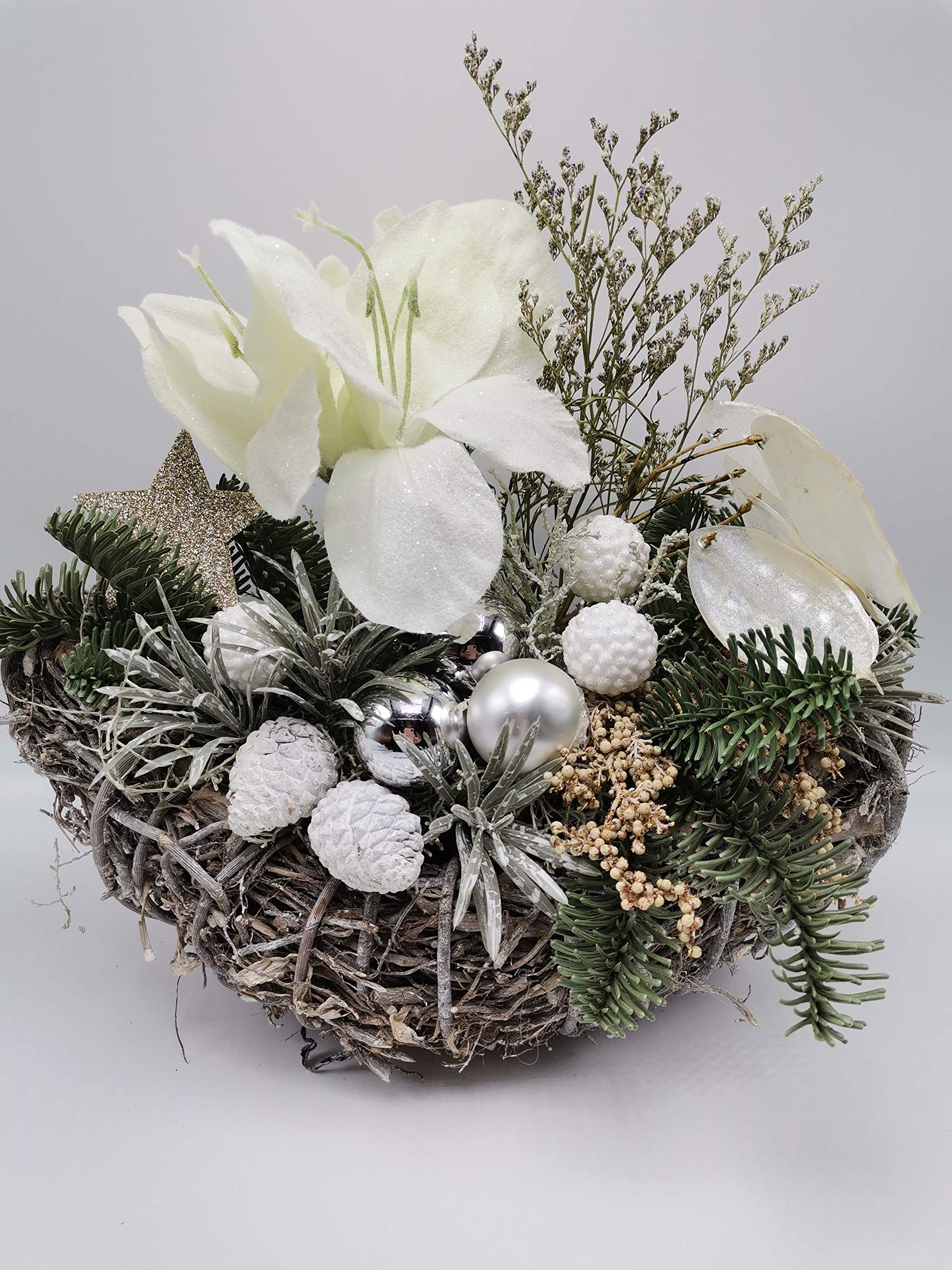 Weihnachtsgesteck Adventsgesteck Wintergesteck Lilie Kugeln Zapfen Ste ...